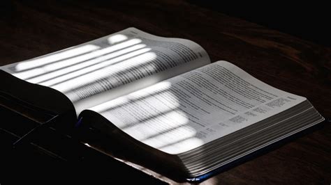 Who Split The Sea In The Bible The Holy Script