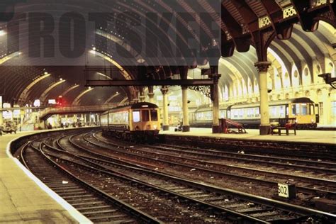 35mm Slide Br British Railways Dmu Class 110 52079 York 1986 Orig £498