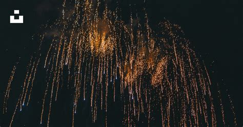 하늘에 떠 있는 불꽃놀이 사진 Unsplash의 무료 도쿄 이미지