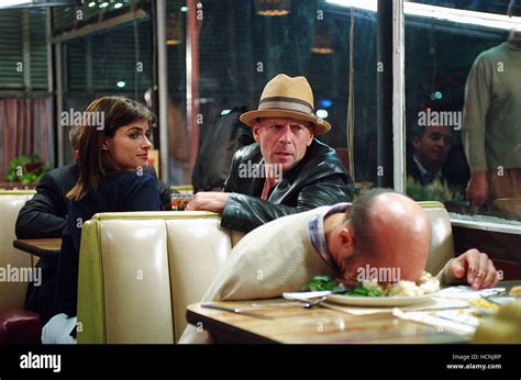 THE WHOLE TEN YARDS Amanda Peet Bruce Willis C Warner Brothers Courtesy Everett
