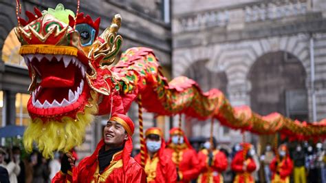 Китайський Новий рік 2025 — яскраві листівки та щирі побажання Читайте на Ukr Net