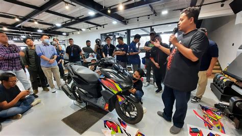 Gandeng Epson Maxdecal Hadirkan Stiker Kendaraan Dengan Warna Lebih Luas