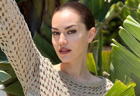 Fahriye Evcen Chi Murvet In La Ragazza E L Ufficiale Sposa Una Star
