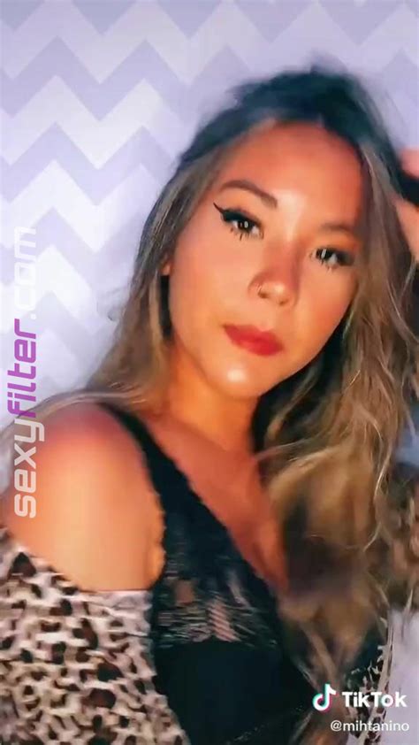 Beautiful Michelly Ioshiko Tanino Shows Cleavage And Bouncing Boobs