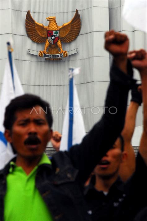 Tuntut Kenaikan Umk Antara Foto