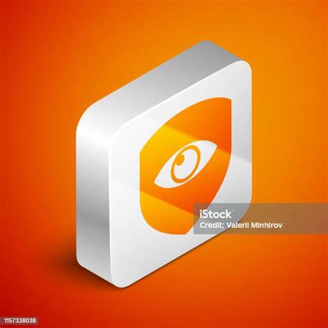 주황색 배경에 격리된 아이소메트릭 쉴드와 아이 아이콘 보안 안전 보호 개인 정보 보호 개념 실버 스퀘어 버튼 벡터 일러스트레이션 개념에 대한 스톡 벡터 아트 및 기타 이미지