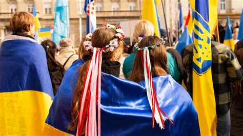 Добрий ранок чи Доброго ранку як правильно вітатися Читайте на