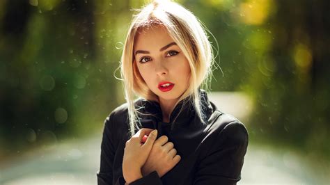White Hair Girl Model Is Standing In Blur Green Leaves Bokeh Background