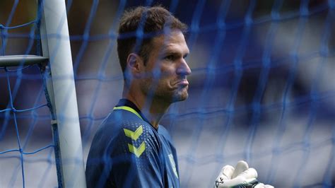 Asmir Begović Hành Trình Vươn Lên Thành Một Trong Những Thủ Môn Hàng