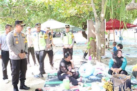 Ramai Pengunjung Polisi Lakukan Pemantauan Objek Wisata Jepara