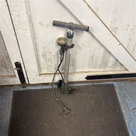 Stirrup Type Cycle Tyre Pump Badgers Auctions