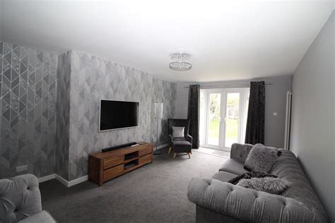Property In Upper Rainham Road Hornchurch Essex Rm12 4bz