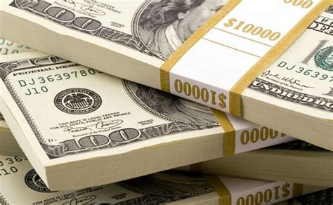 У Києві затримали дідуся з доларами за оборудку з працевлаштуванням Вечірній Київ