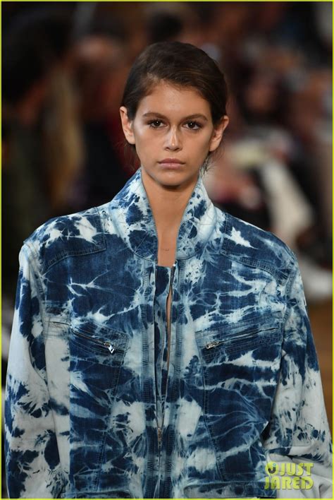 Kaia Gerber Walks The Runway At Stella Mccartneys Show Photo 4157270 Fashion Kaia Gerber