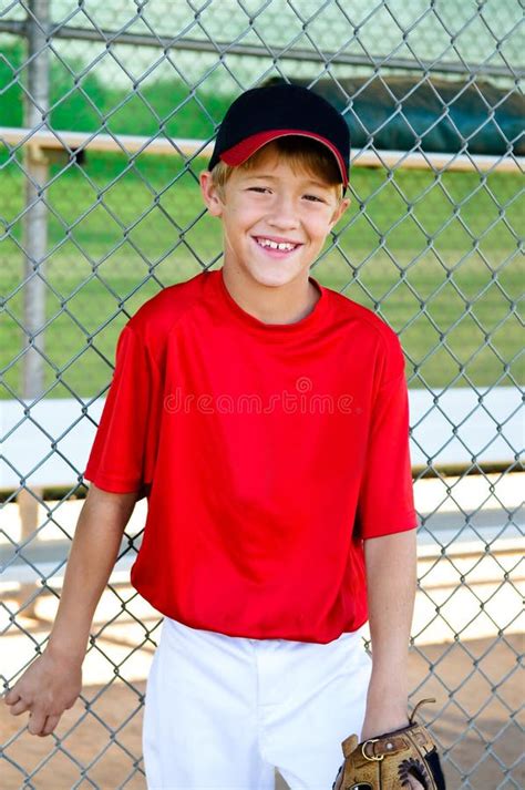 Jugend Baseball Spielerporträt Stockfoto Bild Von Zaun Klemmen 29927432