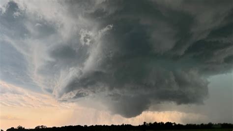 Large Tornadoes In Kansas Almost Hit Youtube