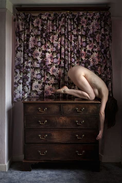 Naked Enlightenment A Nude Artist In Difficult Poses Pictolic