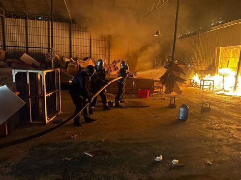 អគ្គិភ័យឆេះទីតាំងសិប្បកម្មផលិតគ្រឿងសង្ហាររឹមតាំងពីម៉ោង៤ភ្លឺ