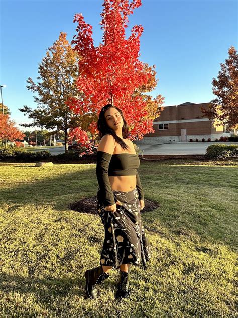 A Pretty Sight R Outfits