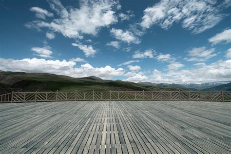 Viewing Platform Premium Photo