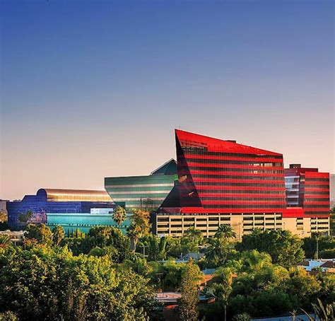 West Hollywoods Pacific Design Center Designed By Cesar Pelli Kadva Corp