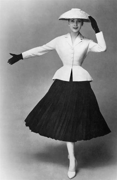 Downtown In Style 1950 Fashion Dior New Look 1950s Fashion