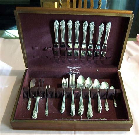 Oneida Prestige Plate Distinction Silverplate Flatware C 1951 63