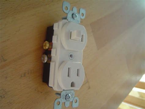 Wire Combo Switch Outlet With Constant Power To Outlet Video Home Diy Outlet Diy Electrical