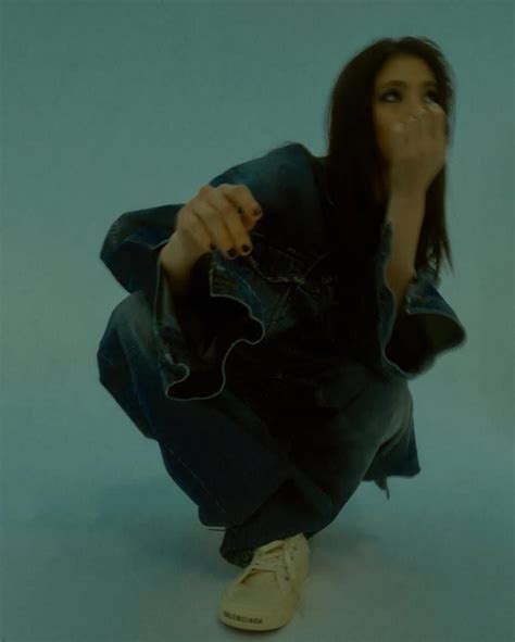 한소희 발렌시아가 화보 연예이슈 수다방 네모판 한소희 발렌시아가 화보 연예이슈 수다방 네모판