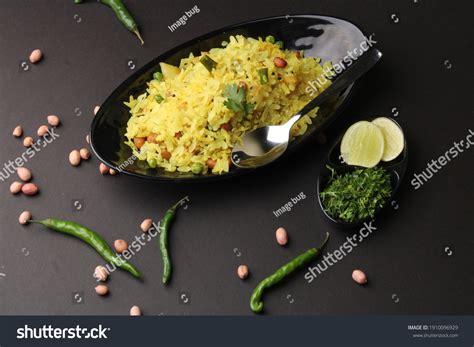 Indian Breakfast Aalu Poha Know Kande ภาพสต็อก 1910096929 Shutterstock