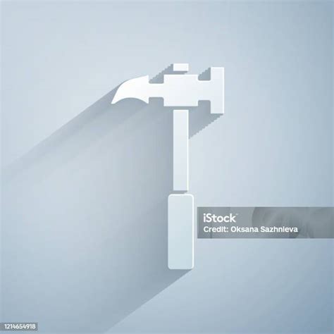 회색 배경에 격리 된 종이 컷 발톱 망치 아이콘 목수 망치 수리를위한 도구 종이 아트 스타일입니다 벡터 일러스트레이션 갈고리 발톱에 대한 스톡 벡터 아트 및 기타 이미지