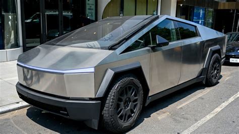 Cybertrucks In Fortnite Players Band Together To Destroy The Musk