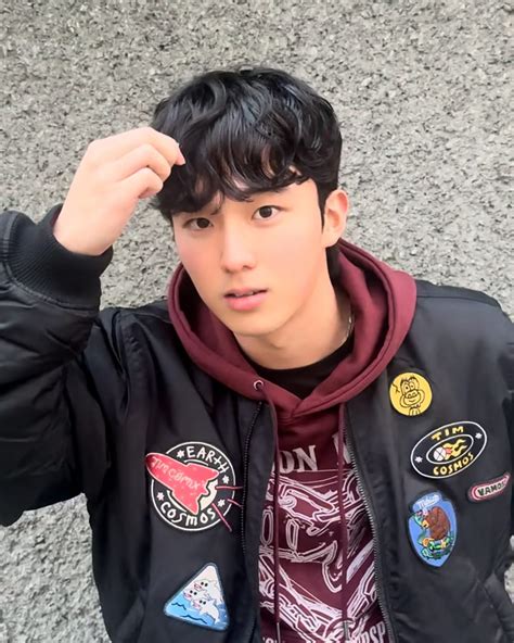 신사동 남자머리 킹스맨헤어 태민실장 남자펌 아이롱펌 리프펌 킹스맨 태민실장님 시그니처 아이롱펌 디자인 🫧 남자머리스타일 아이롱펌 애즈펌 시스루펌 쉐도우펌