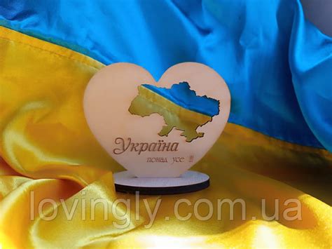 Купити Сувенір на робочий стіл Україна понад усе Патріотичні сувеніри з дерева ціна 50