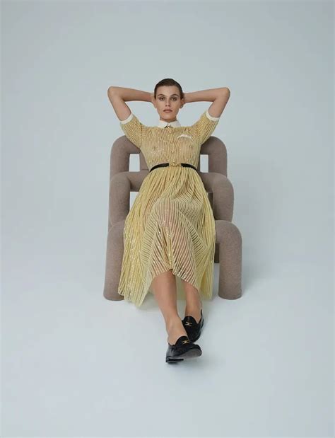 Madison Headrick Scrolller