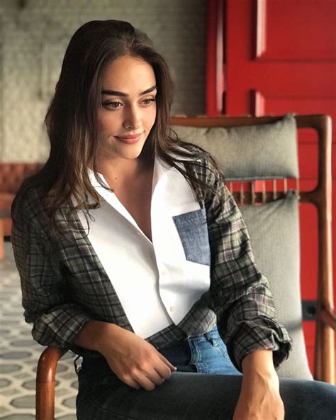 Esra Bilgic Aka Halima Sultans Cover Shoot For Hello Pakistan Magazine
