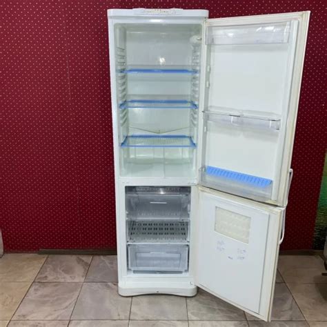 Indesit C240G.016 - Холодильники с нижней морозильной камерой