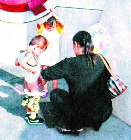 Chinese Tourists Removing Shoes Lying Smoking And Peeing At Will In