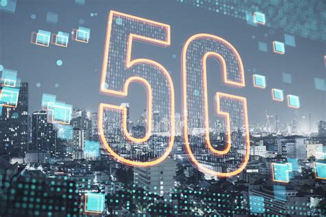 흐릿한 도시를 배경으로 빛나는 5g 홀로그램 5g 네트워크 개념 고속 모바일 인터넷 차세대 네트워크 혼합 미디어 이중 노출 0명에 대한 스톡 사진 및 기타 이미지 Istock