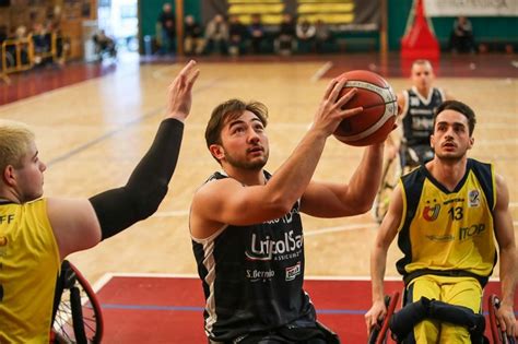 Moncriff Banjamin Prova A Tenere Incollati I Suoi Ma è 39 Briantea