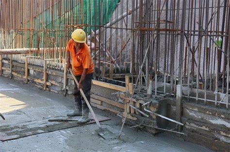 Construction Safety Object Detection Model By Roboflow 100