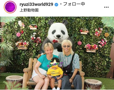 りゅうちぇる、ぺこ＆2歳長男と親子3ショット「2人ともリンク君に体が傾いてて素敵な家族」「家族愛が溢れてる」 Entapark（エンタパーク）