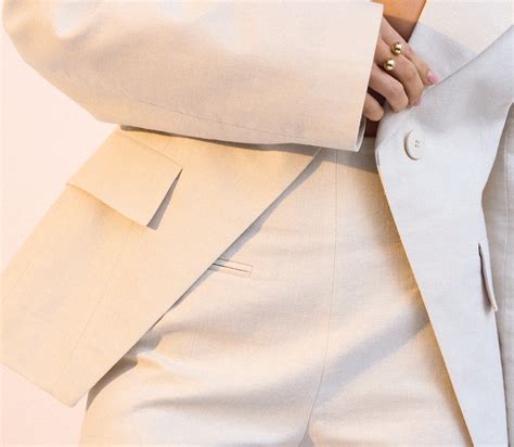 ᐉ Жакет приталений з акцентними плечима бежевий Chss25pr24 придбати в інтернет магазині Cher17