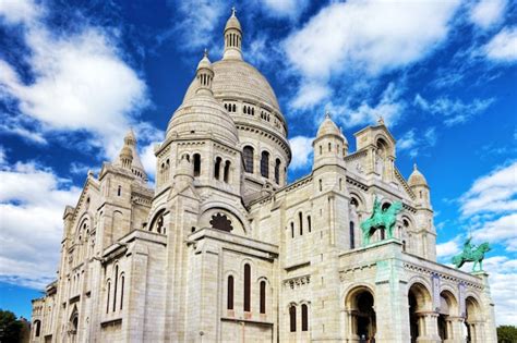 프랑스 파리 몽마르뜨에 있는 사크레 쾨르 대성당 프리미엄 사진