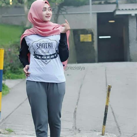 Pin On Indo Hijabe Fashion Hijab Fashion Hijab Chic