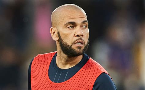 Após Recusa De Neymar Outro Jogador Teria Pago Fiança De Daniel Alves