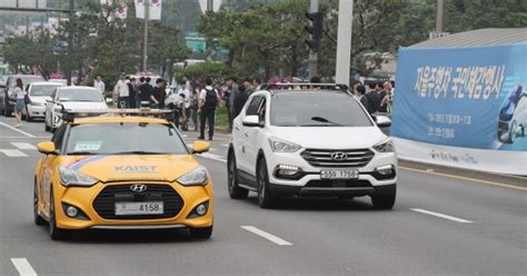 일반도로 달리는 자율주행 자동차 파이낸셜뉴스