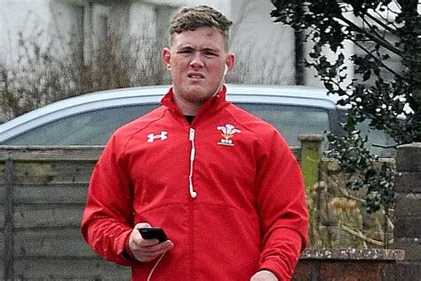 Adele Says Half Brother Cameron Will Attend Gig Days After Lookalike