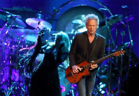Σοκαριστική επίθεση στον Lindsey Buckingham των Fleetwood Mac