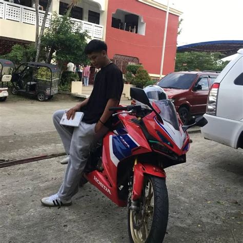 Renz🤍🖤 Rlorenz N • Threads Say More